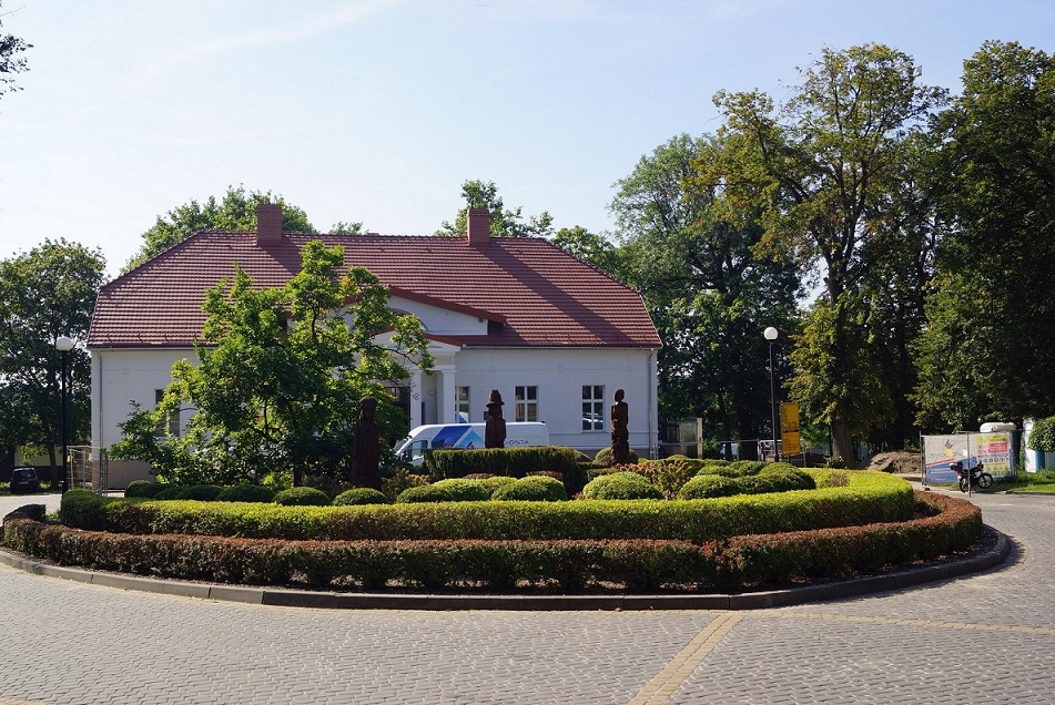 Siedziba GCKiB z dnia na dzień pięknieje. - Gmina Kcynia